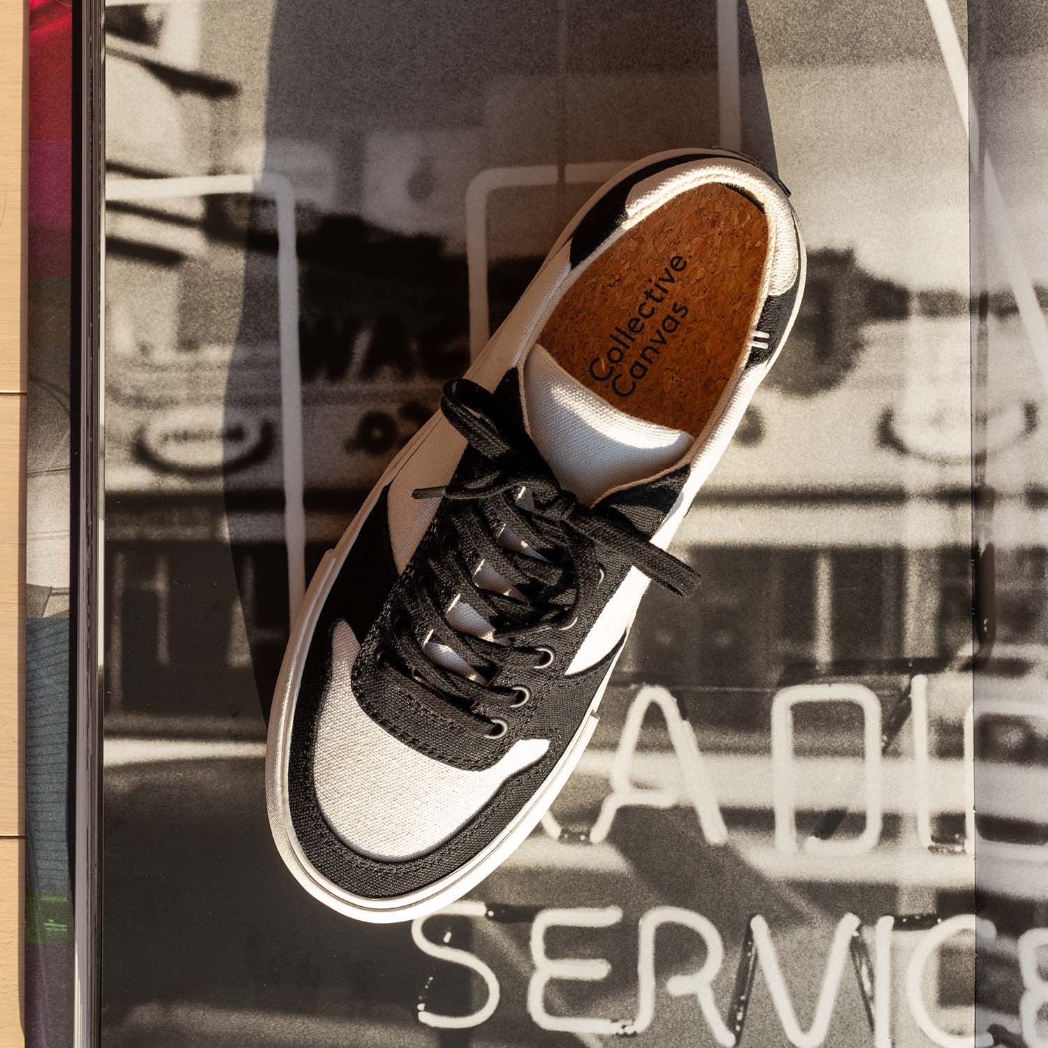 Bal White/Black – Collective Canvas